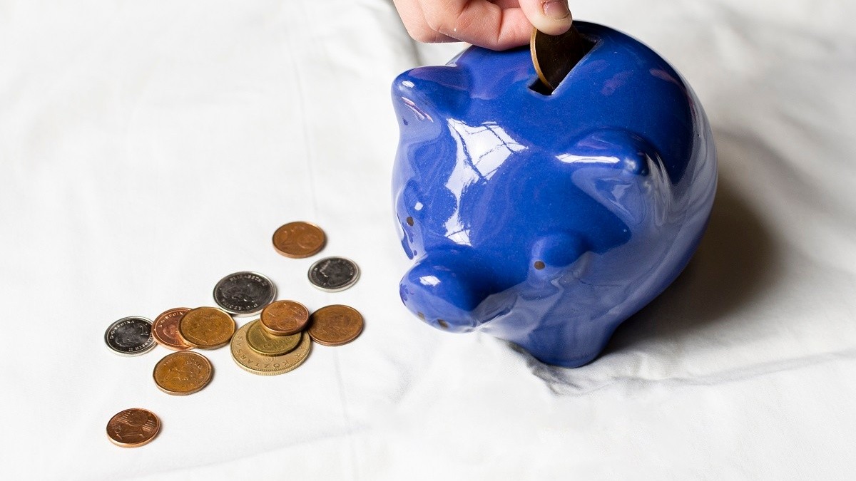 The importance of donating: How to teach children to be generous with ...