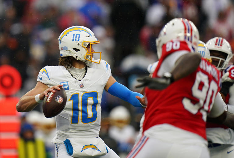 NFL Week 17 predictions: ESPN matchup predictor's picks, win probabilities for this week