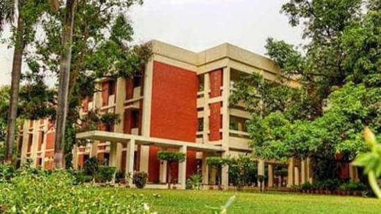 IIT Kanpur students get 1,109 offers in phase 1 of placements 2024-25 ...