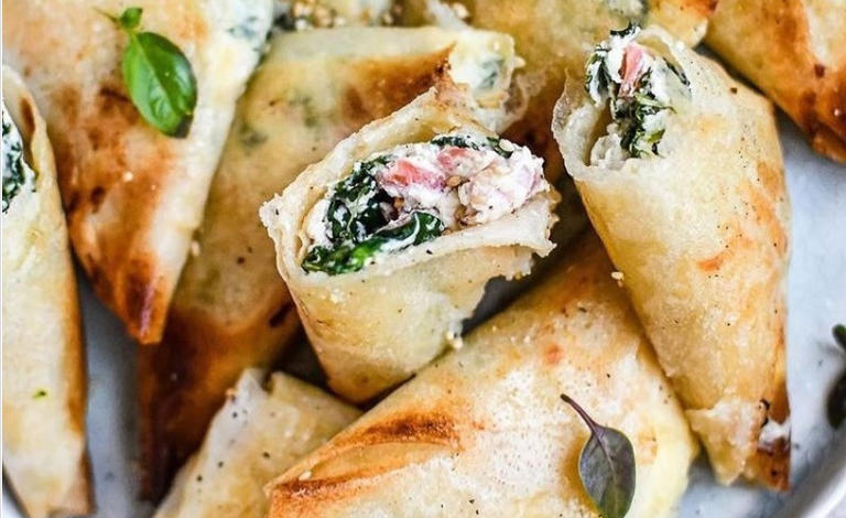 La recette des samoussas saumon, ricotta et épinards facile et rapide La recette des samoussas saumon, ricotta et épinards facile et rapide