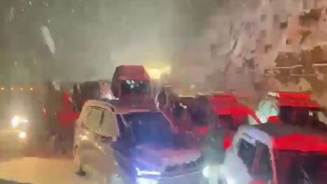 Over 1,000 vehicles stuck amid heavy snowfall in Manali rescued