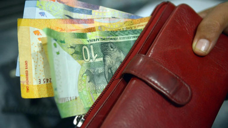 SA rand makes slight gain against US dollar