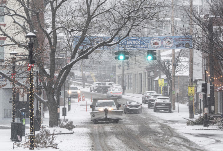 Where's Santa Claus? Track St. Nick's flight to New York with help from ...
