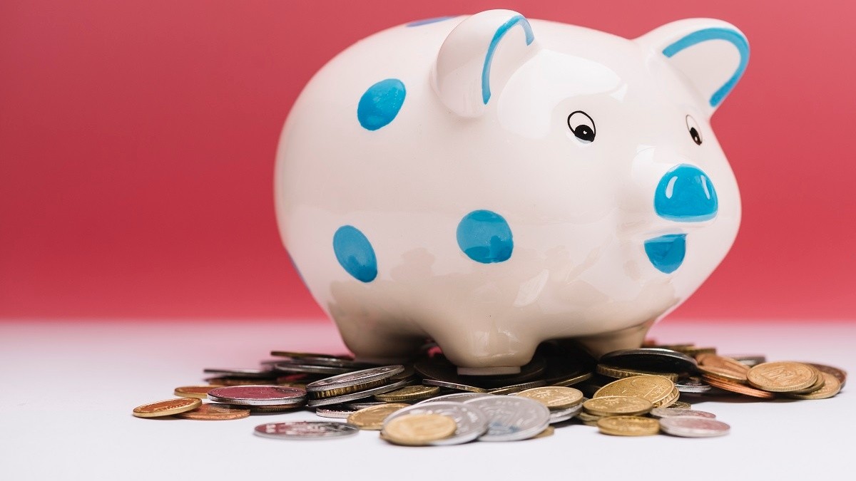 Fun and effective ways to teach kids about saving money