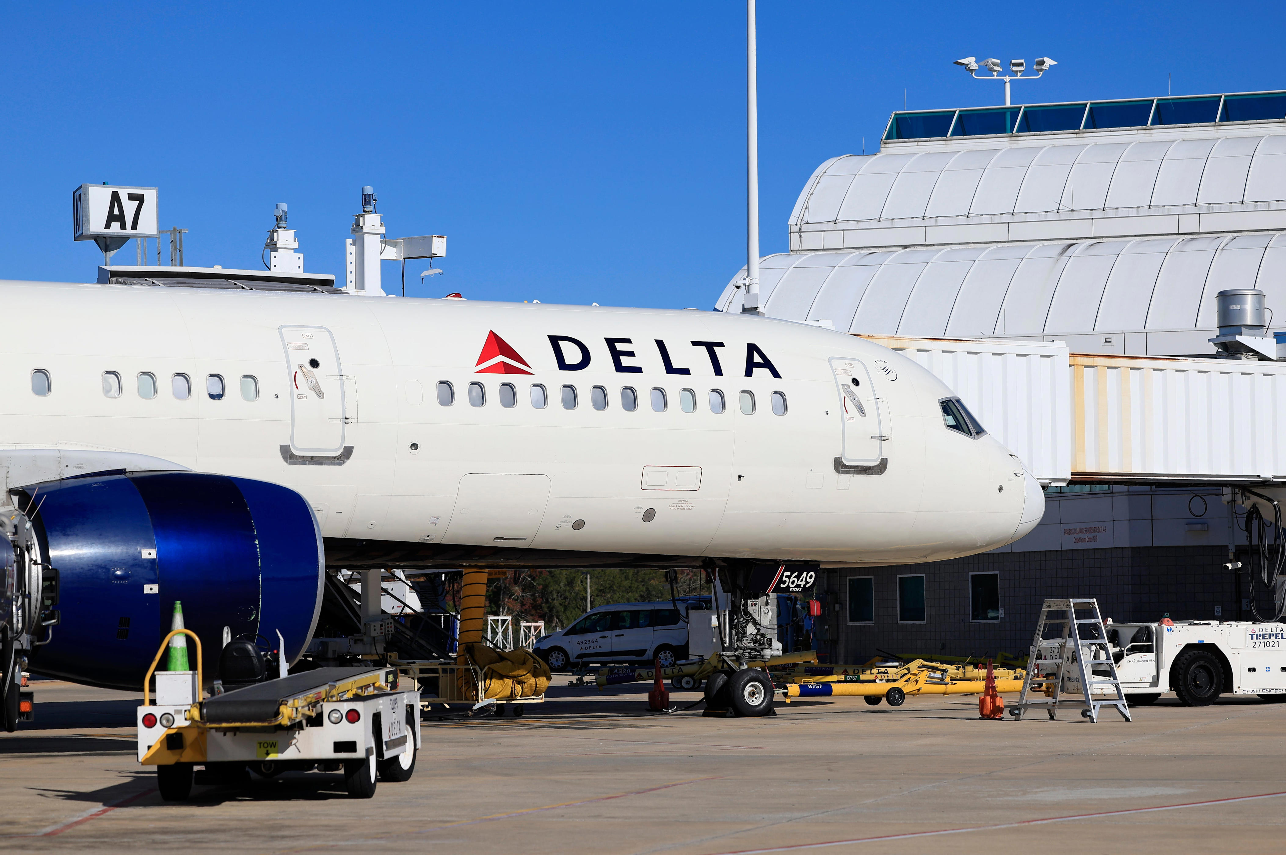 Delta adds 40 flights from Boston for Patriots' Day weekend 2026