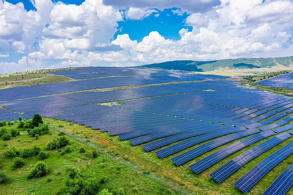 HELLENiQ ENERGY: Ενισχύει το χαρτοφυλάκιό της στις ΑΠΕ με την εξαγορά ...