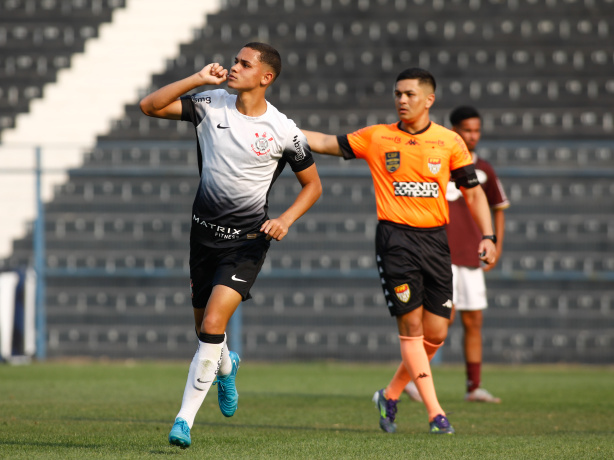 Destaque no Sub-20 relembra trajetória e mira mais chances no profissional do Corinthians