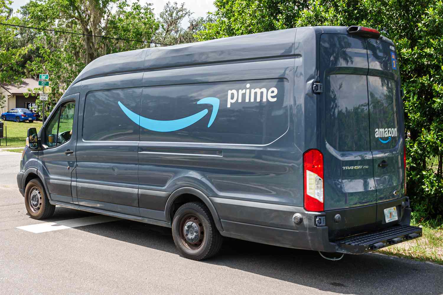A Woman Whispered 'Help Me' to an Amazon Driver While He Was Delivering ...