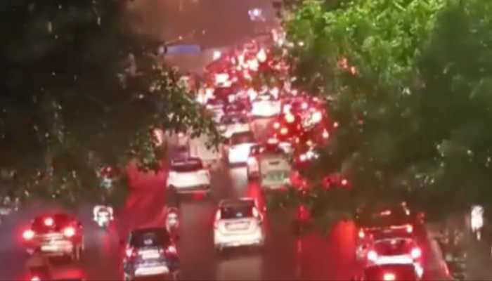Delhi Rainfall: Amid Chilly Weather, Capital Sees Light Showers On ... Delhi Rainfall: Amid Chilly Weather, Capital Sees Light Showers On ...