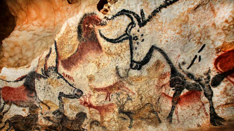 12 Astounding Facts about the Lascaux Cave Paintings
