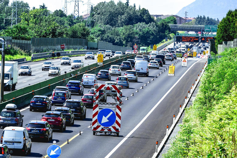 Milano, traffico intenso anche nel giorno di Natale: code su autostrade ... Milano, traffico intenso anche nel giorno di Natale: code su autostrade ...