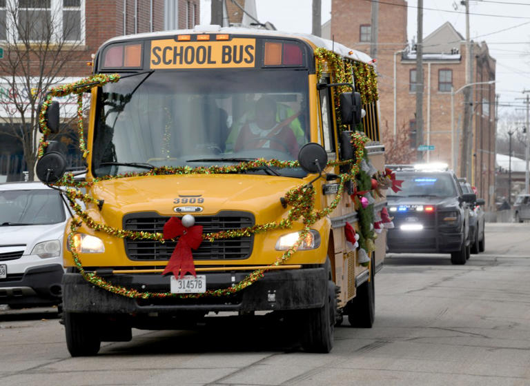Photo Gallery: Racine police help Santa spread cheer and deliver ...