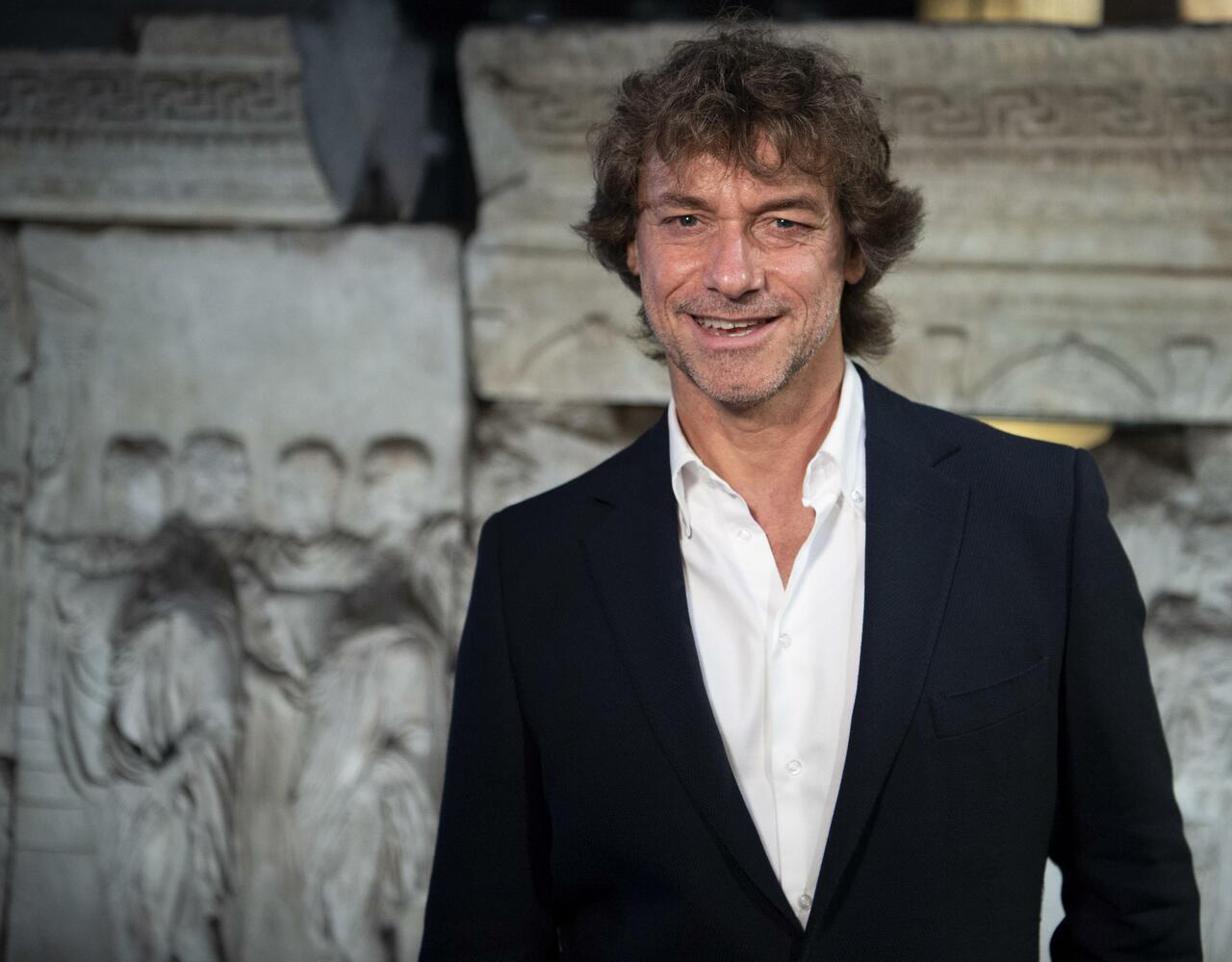 Alberto Angela ospite alla Finale di Sanremo 2025, chi è: età, dove ...