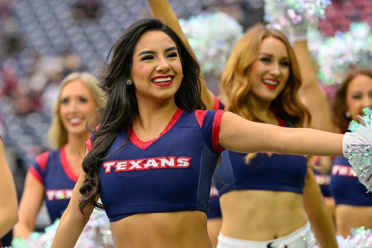 'Stunning' Texans Cheerleader Goes Viral Before Christmas Day Game