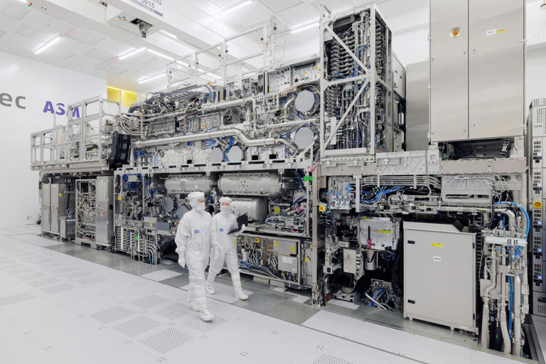 ASML Stock Tumbles After Growth Warning in Earnings Report. Tariffs Are ...