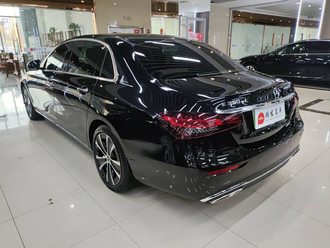 奔驰 奔驰E级新能源 2022款 E 350 e L 插电式混合动力轿车实拍图
