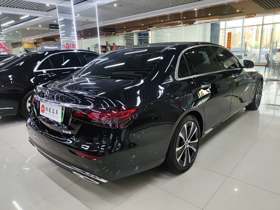 奔驰 奔驰E级新能源 2022款 E 350 e L 插电式混合动力轿车实拍图