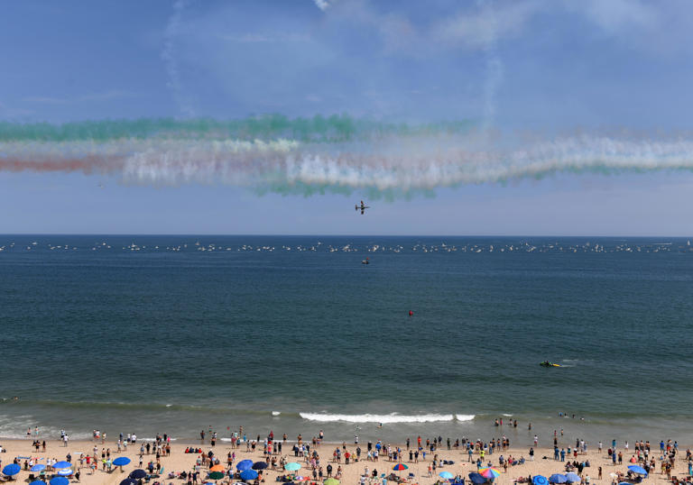 OC Air Show returns this month with Navy Blue Angels, parachute teams ...