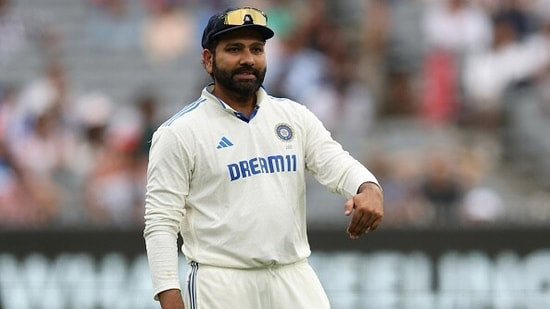 'Neeche baithe reh; uthne ka nahi': Rohit Sharma scolds Yashasvi ... 'Neeche baithe reh; uthne ka nahi': Rohit Sharma scolds Yashasvi ...