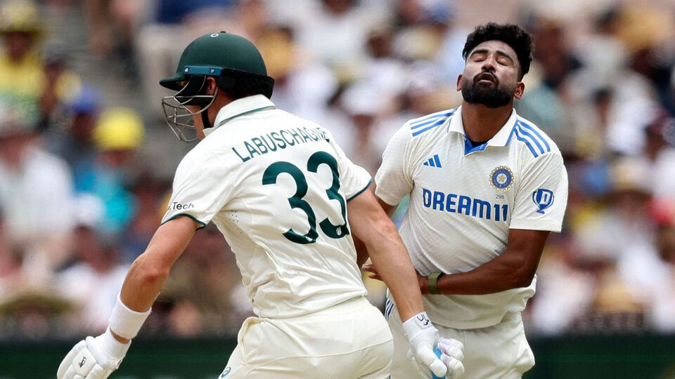 IND vs AUS: Mohammed Siraj's 'black magic' gets Usman Khawaja out in ... IND vs AUS: Mohammed Siraj's 'black magic' gets Usman Khawaja out in ...