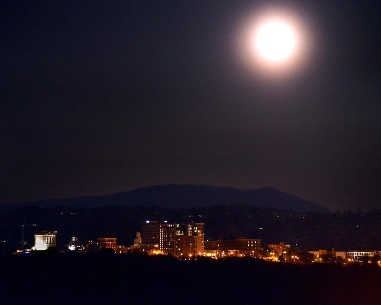 When are the full moons of 2025? Here's a look ahead, plus best meteor ...