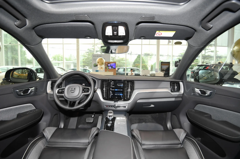 凯迪拉克XT5与沃尔沃XC60落地价对比：豪华SUV你选谁？