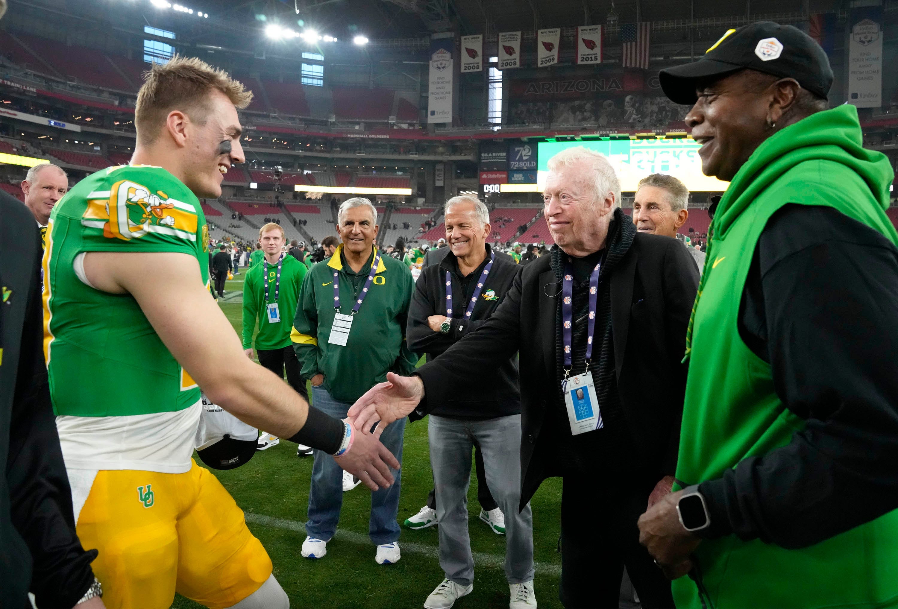 Oregon Ducks' booster Phil Knight makes record $2 billion donation to ...