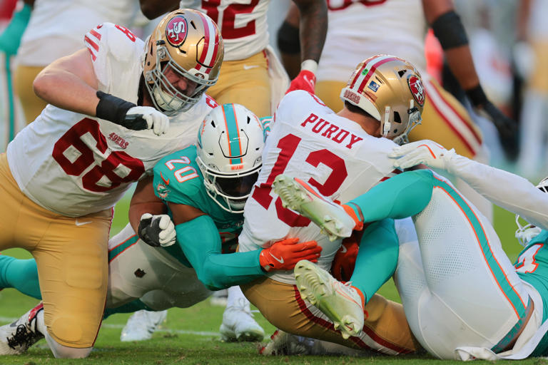 Miami Dolphins' De'Von Achane drawing comparisons to Marshall Faulk ...