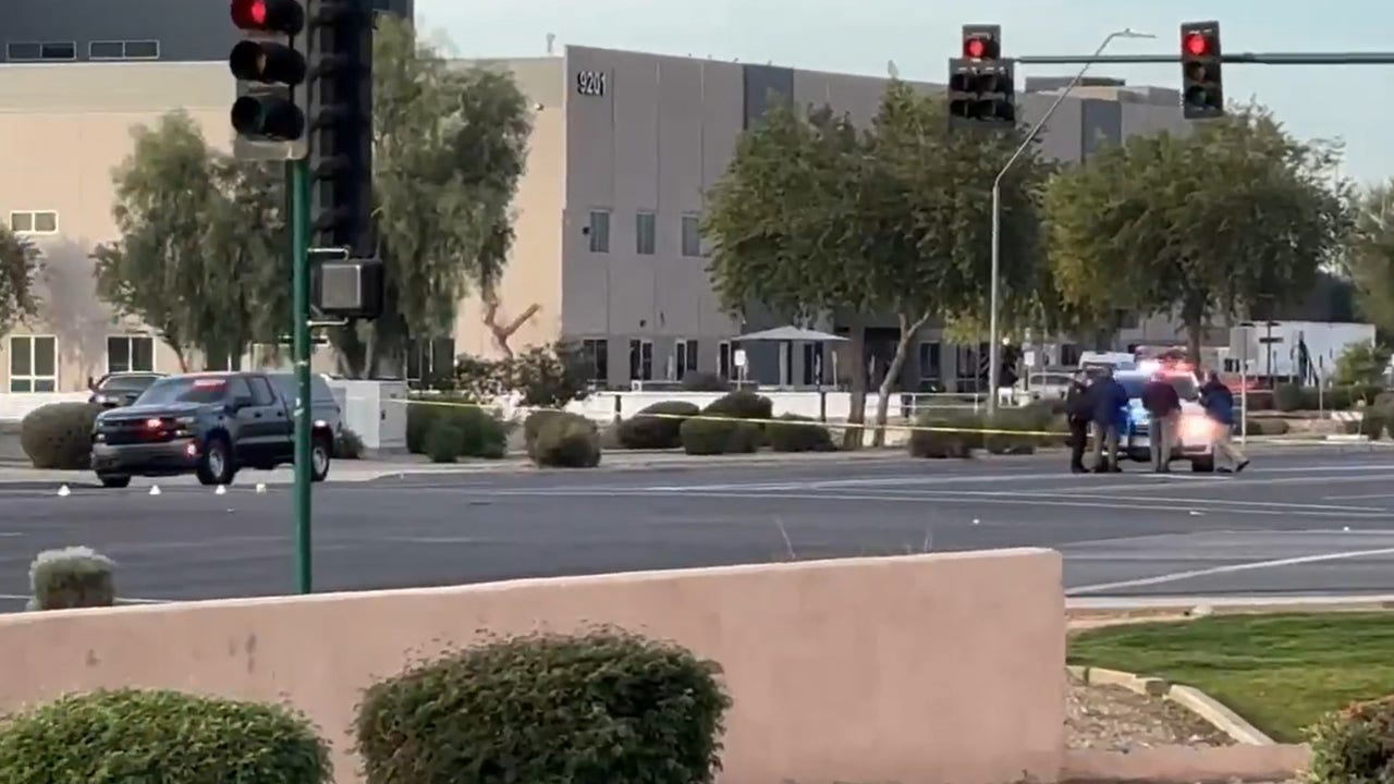 Fatal crash involving pedestrian near Phoenix hospital under investigation Fatal crash involving pedestrian near Phoenix hospital under investigation
