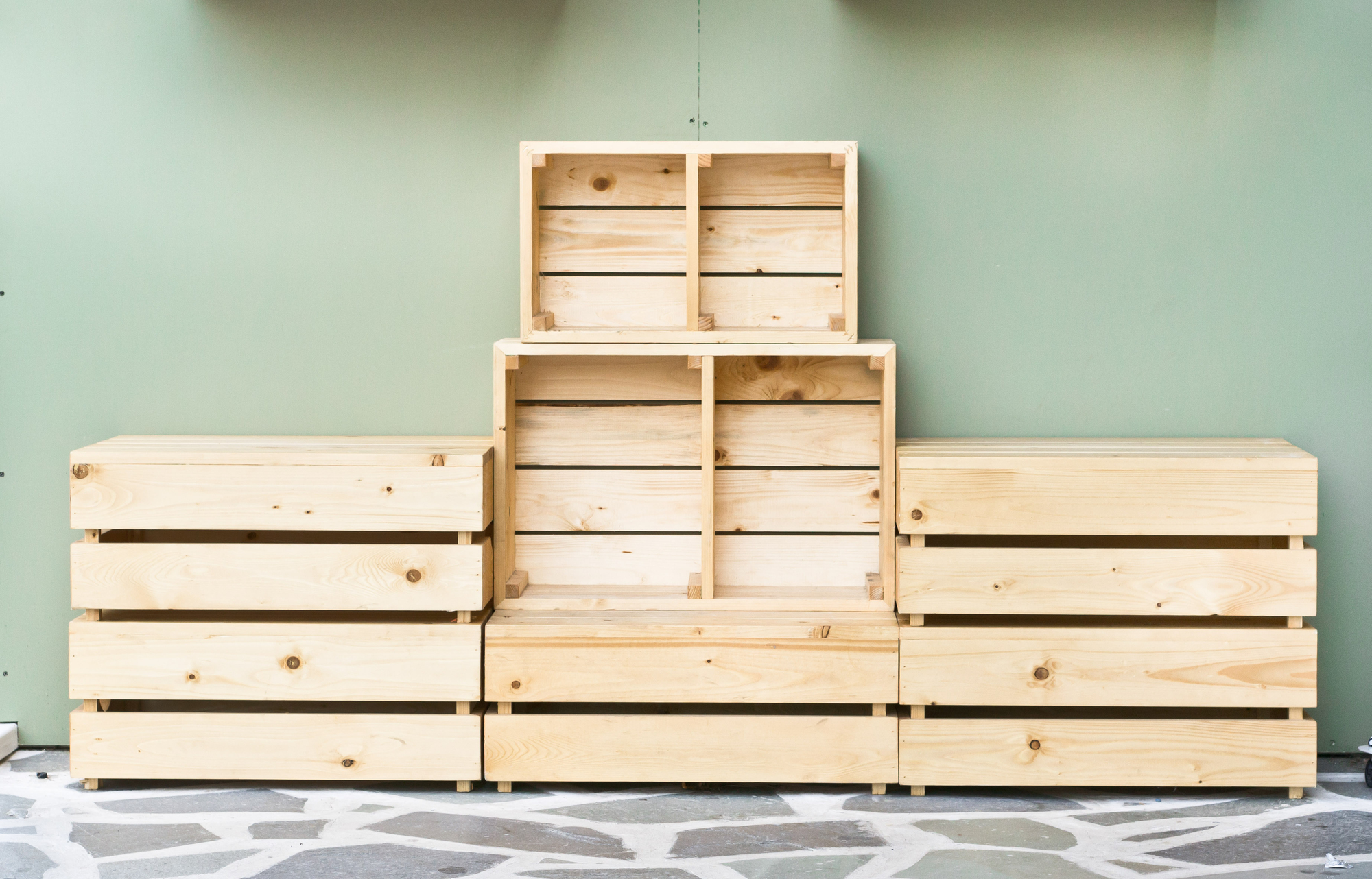 24 old wooden crates and boxes in garages that interior designers are ...