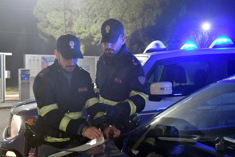 Pavia, auto contromano sulla Tangenziale Ovest. L’allarme lanciato ... Pavia, auto contromano sulla Tangenziale Ovest. L’allarme lanciato ...