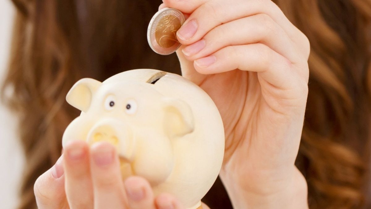 How to create a monthly budget and adjust it to your income