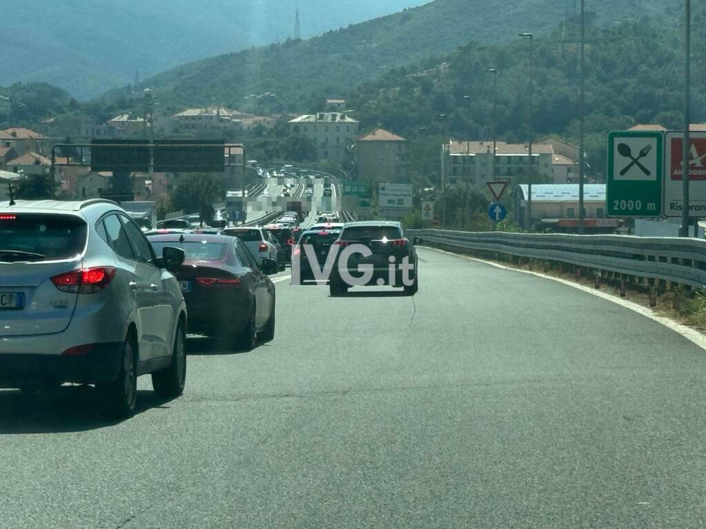 Incidenti e traffico intenso sulle autostrade liguri e savonesi: code e ... Incidenti e traffico intenso sulle autostrade liguri e savonesi: code e ...