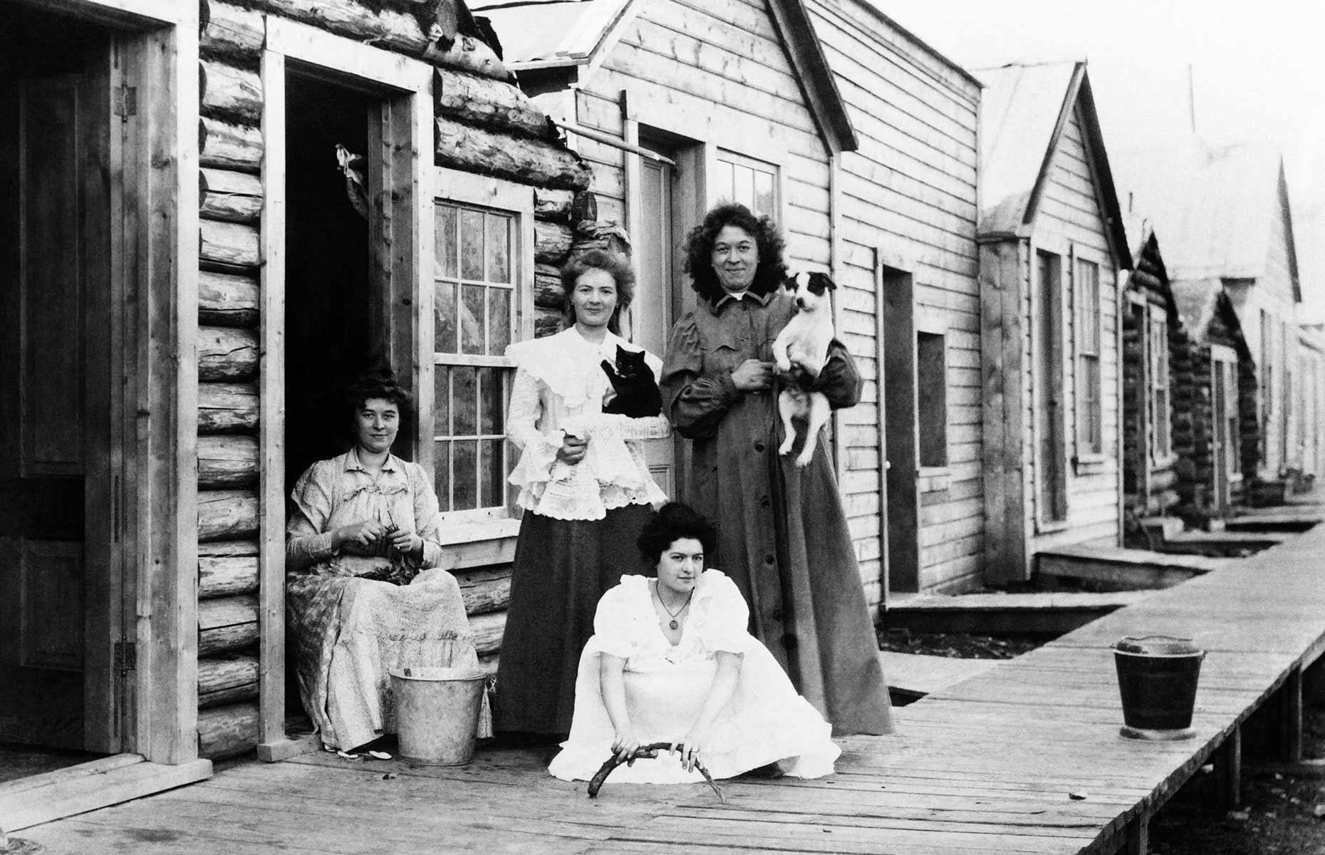 Discover fascinating archive photos of Canada's changing homes