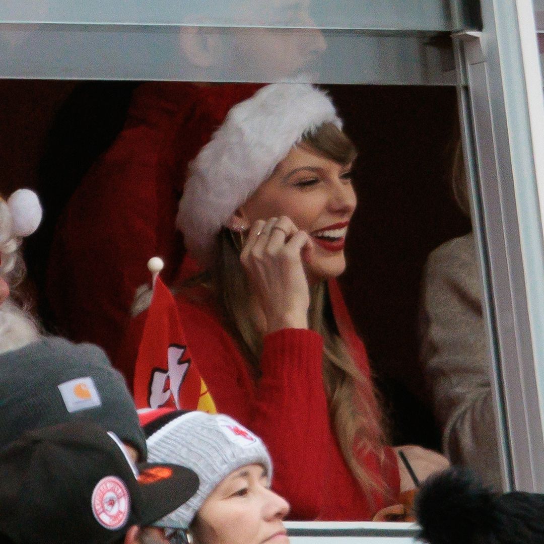 How Taylor Swift Celebrated Travis Kelce's Record-Breaking Moment ...
