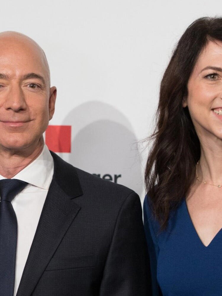 Musk critica la ex di Bezos, "fare troppa beneficenza non va bene"