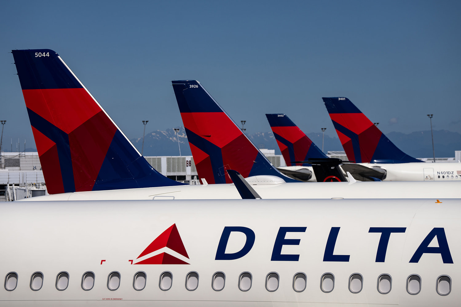 Delta flight returns to LAX after takeoff over smoke detected midair