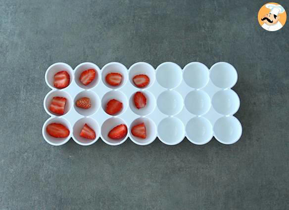 Ijs met rode vruchten