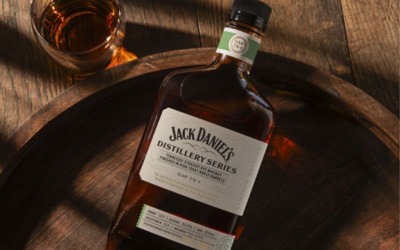 Jack Daniel’s ha appena lanciato un nuovo whiskey in edizione limitata invecchiato in botti di acero