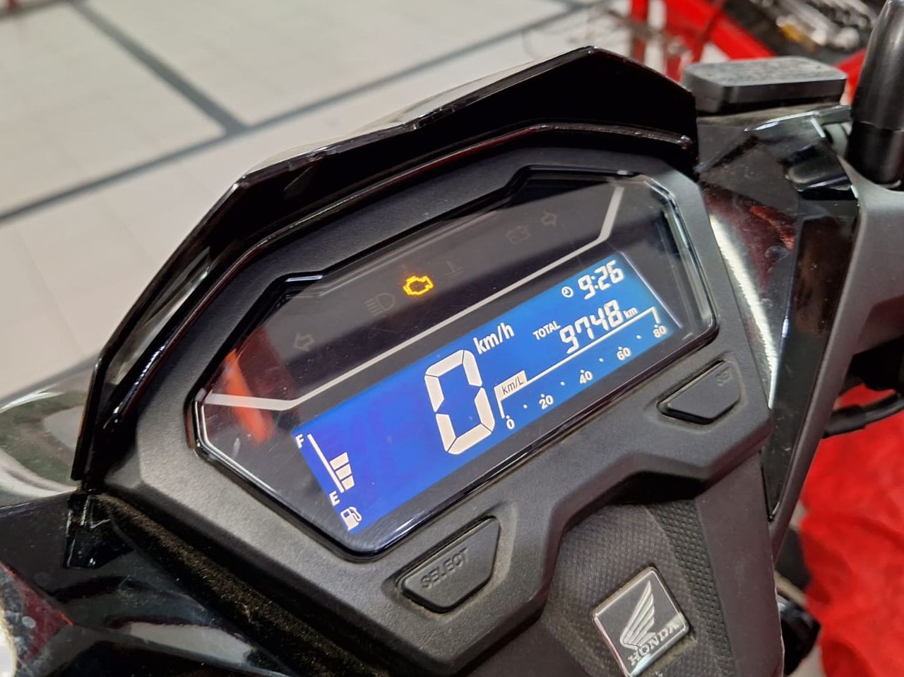 Inilah Penyebab Lampu MIL Motor Injeksi Tiba-tiba Nyala Saat Hujan