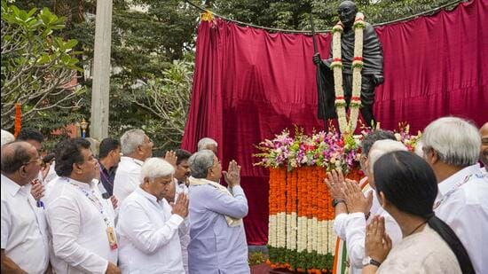 BJP attacks Cong for ‘incorrect’ map of India at CWC meeting