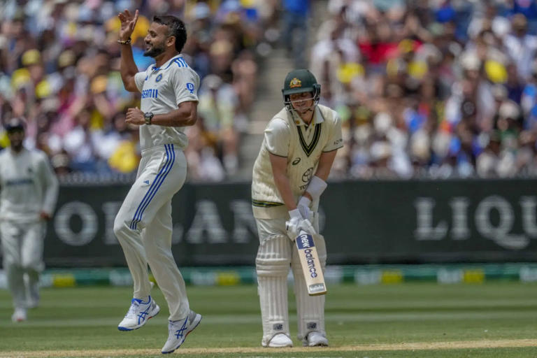 IND vs AUS: Steve Smith's majestic innings ends in bizarre fashion at ... IND vs AUS: Steve Smith's majestic innings ends in bizarre fashion at ...