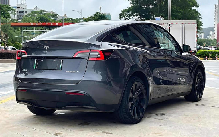 全新Model Y再曝新图！最快一季度上市，或配800V高压平台