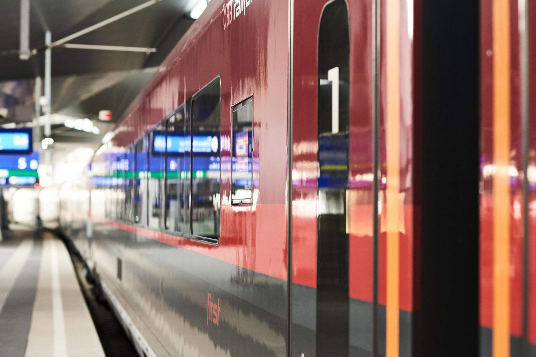 Kurioser Fund: ÖBB-Fahrgast hat ein Boot im Zug vergessen Kurioser Fund: ÖBB-Fahrgast hat ein Boot im Zug vergessen