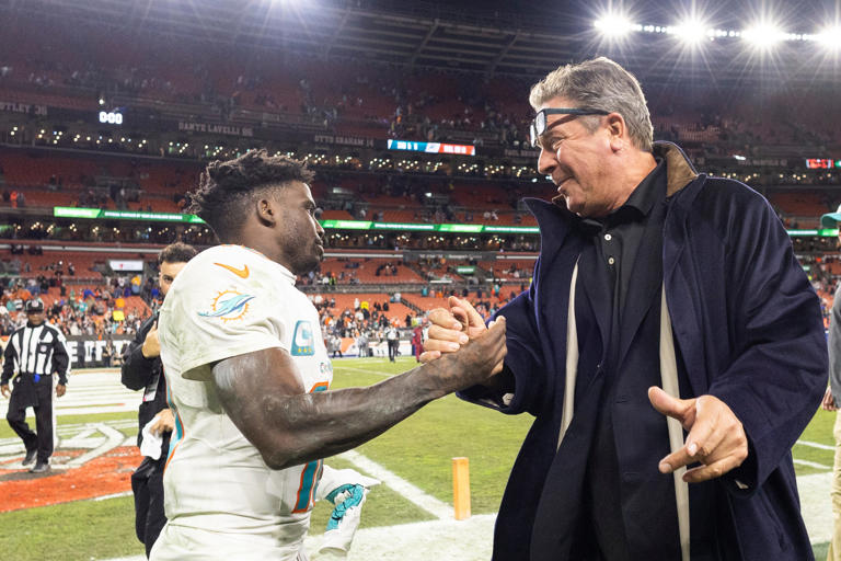 Miami Dolphins Overreaction Monday: Time to trade Tyreek Hill; Chris ...