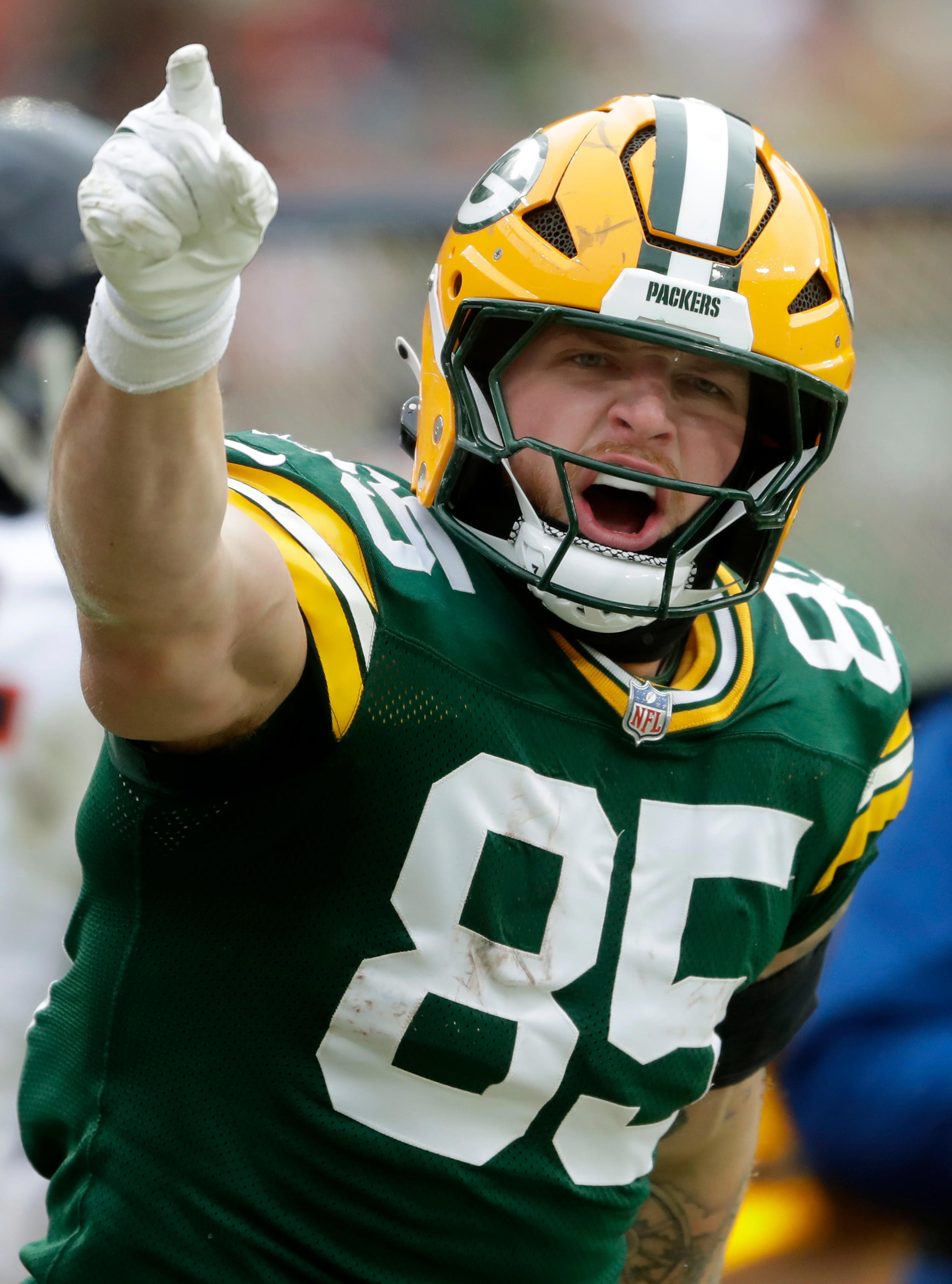 Tucker Kraft arrives for Packers playoff game with a 'Who Cares ...