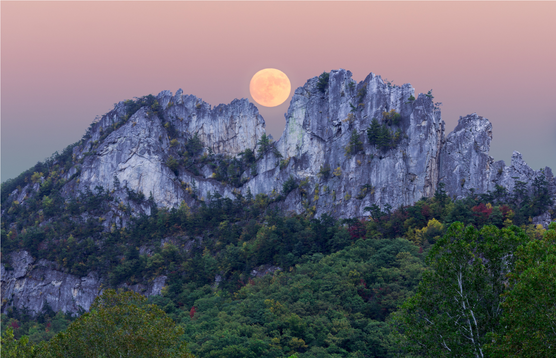 Breathtaking natural rock structures that showcase the beauty of geology
