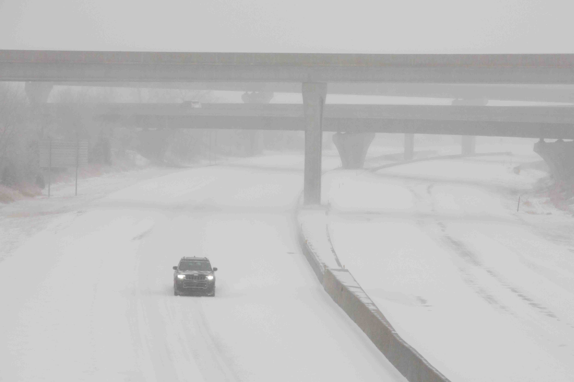 Massive winter storm brings snow, frigid temps to 60 million Americans Massive winter storm brings snow, frigid temps to 60 million Americans
