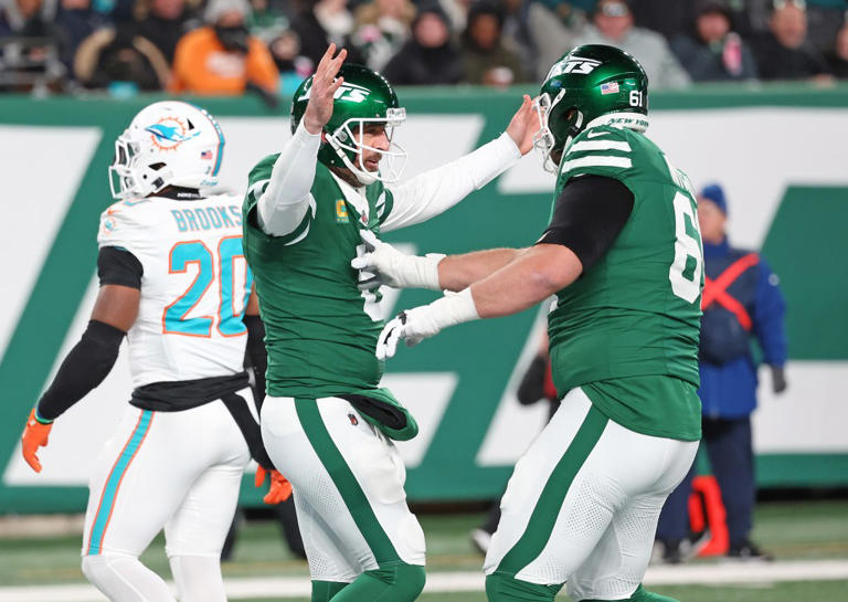 Jets’ Aaron Rodgers throws 500th career touchdown pass to join elite company