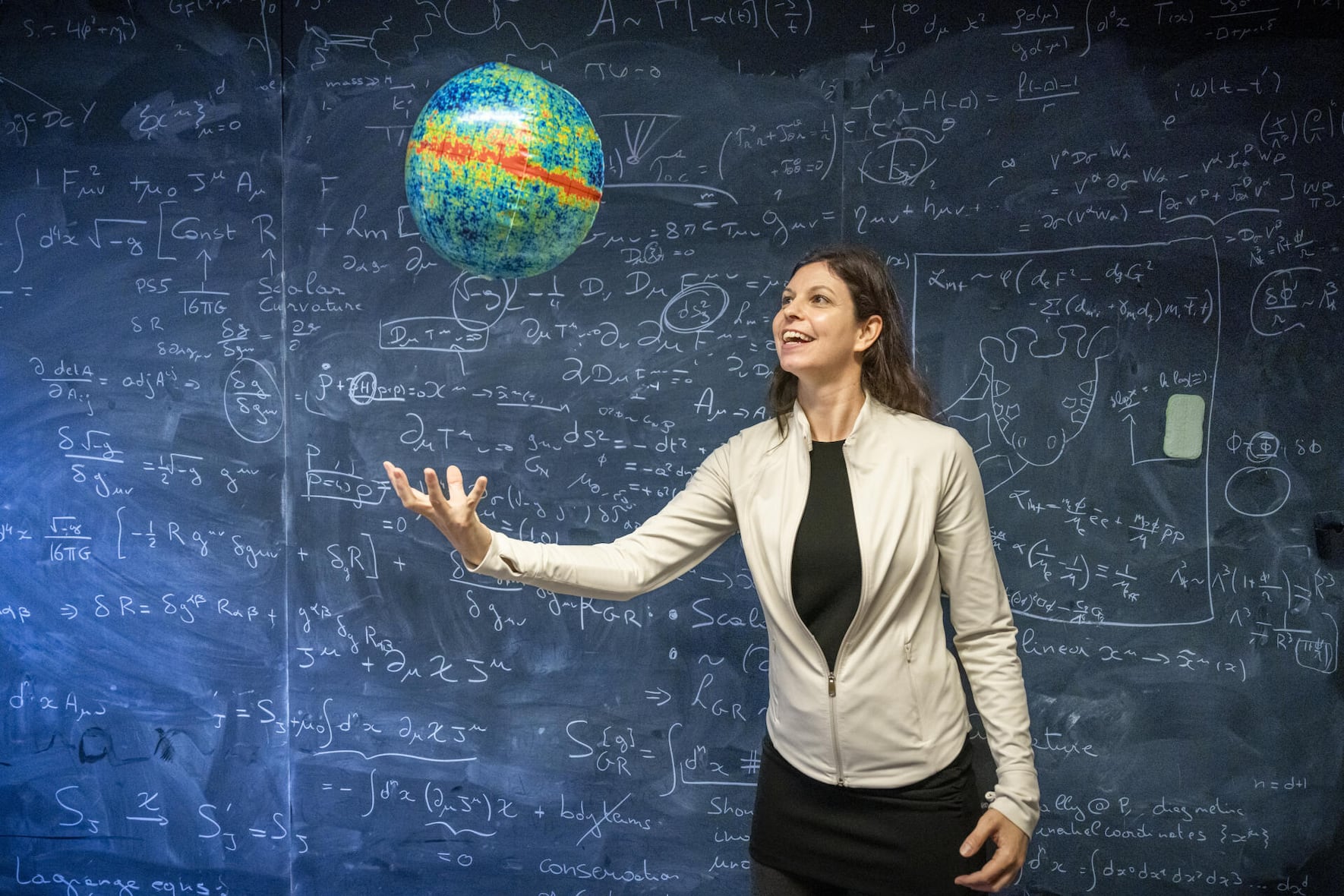Claudia de Rham fordert die Schwerkraft heraus